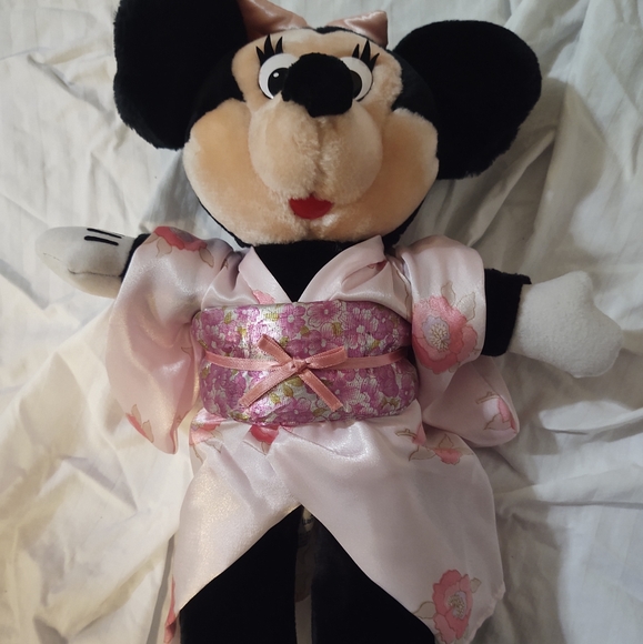 Disney | Toys | Disneyland Vintage Minnie Mouse In Japanese Kimono 4in ...